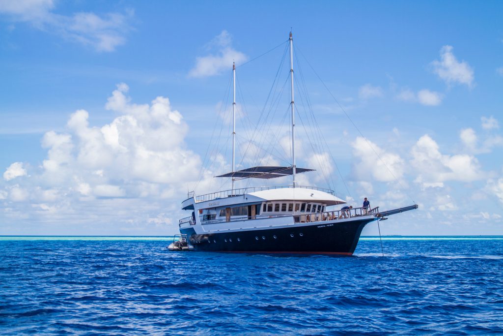 Gurahali | Surf Sailboat Maldives | The Ocean Spell